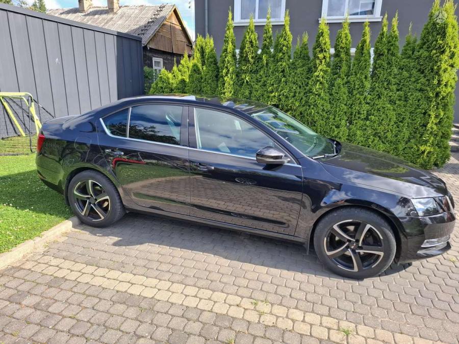 Melns Skoda Octavia 2019 Elektrėnai, ar dzinēja tilpumu 1.50 L un nobraukumu 110 tūkst. km par 9100 €, foto 4 vietnē AUTOMOTO.COM.LV