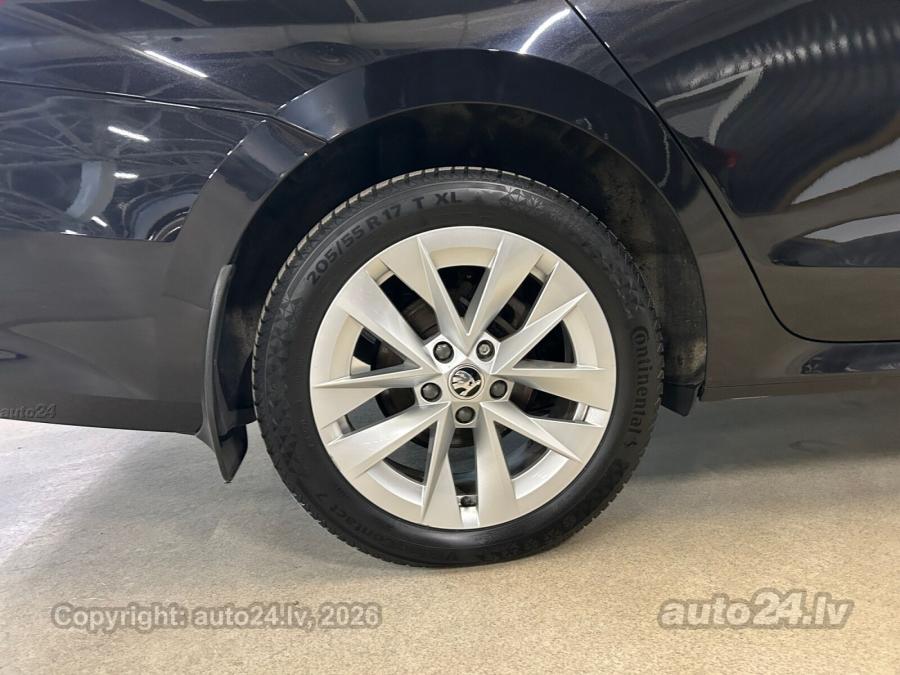 Black Skoda Octavia 2022 in Tallinn, with an engine capacity of 1.50 L and mileage of 125 thousand km for 16500 €, photo 7 on AUTOMOTO.COM.LV