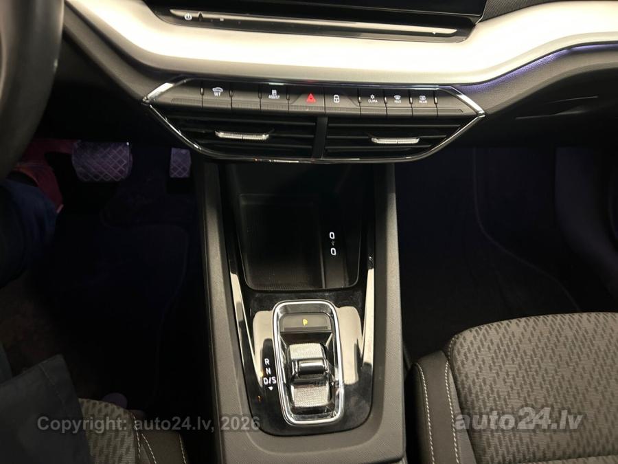 Black Skoda Octavia 2022 in Tallinn, with an engine capacity of 1.50 L and mileage of 125 thousand km for 16500 €, photo 11 on AUTOMOTO.COM.LV