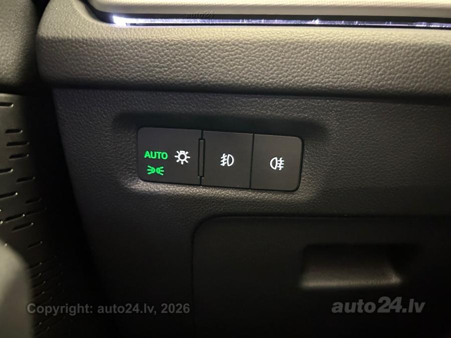 Black Skoda Octavia 2022 in Tallinn, with an engine capacity of 1.50 L and mileage of 125 thousand km for 16500 €, photo 17 on AUTOMOTO.COM.LV