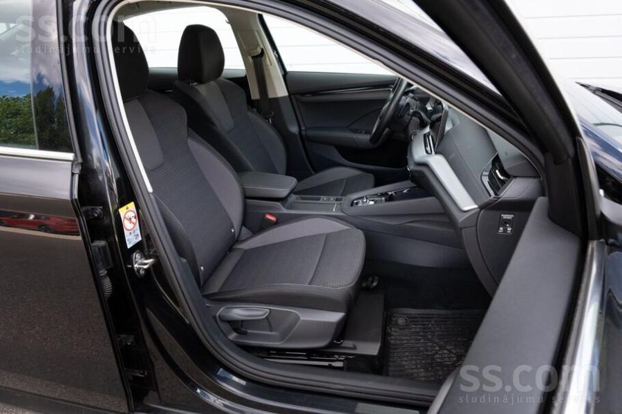 Black Skoda Octavia 2022 in Riga, with an engine capacity of 1.00 L and mileage of 101 thousand km for 14950 €, photo 8 on AUTOMOTO.COM.LV