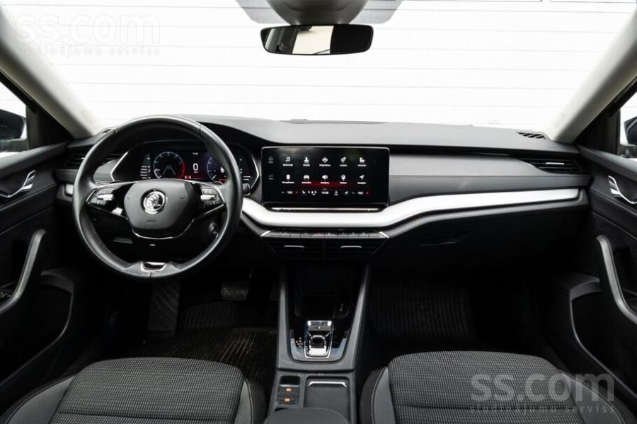 Black Skoda Octavia 2022 in Riga, with an engine capacity of 1.00 L and mileage of 101 thousand km for 14950 €, photo 10 on AUTOMOTO.COM.LV