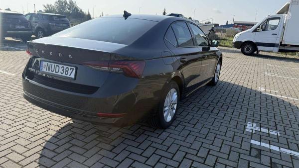 Black Skoda Octavia 2022 in Palanga, with an engine capacity of 1.97 L and mileage of 220 thousand km for 14300 €, photo 5 on AUTOMOTO.COM.LV