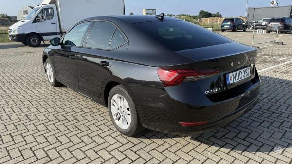 Black Skoda Octavia 2022 in Palanga, with an engine capacity of 1.97 L and mileage of 220 thousand km for 14300 €, photo 7 on AUTOMOTO.COM.LV