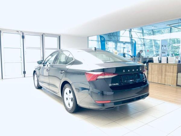 Black Skoda Octavia 2022 in Johvi, with an engine capacity of 1.00 L and mileage of 110 thousand km for 15900 €, photo 7 on AUTOMOTO.COM.LV