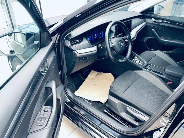 Black Skoda Octavia 2022 in Johvi, with an engine capacity of 1.00 L and mileage of 110 thousand km for 15900 €, photo 9 on AUTOMOTO.COM.LV