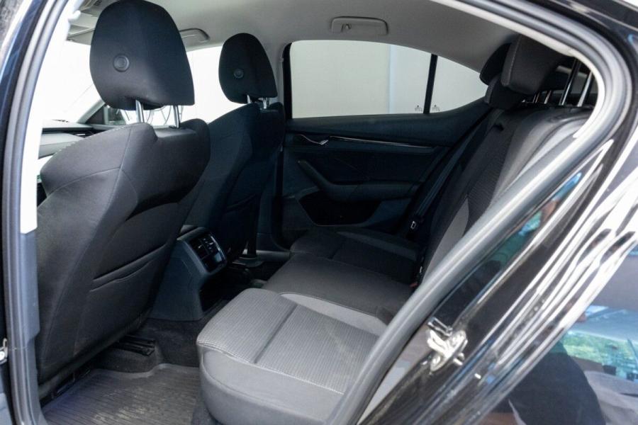 Black Skoda Octavia 2023 in Johvi, with an engine capacity of 1.50 L and mileage of 39 thousand km for 19000 €, photo 16 on AUTOMOTO.COM.LV