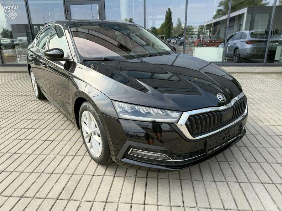 Black Skoda Octavia 2023 in Kaunas, with an engine capacity of 1.50 L and mileage of 175 thousand km for 16900 €, photo 3 on AUTOMOTO.COM.LV