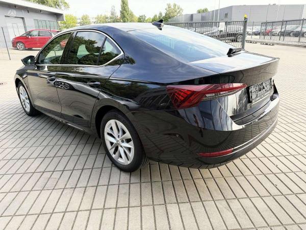 Black Skoda Octavia 2023 in Kaunas, with an engine capacity of 1.50 L and mileage of 175 thousand km for 16900 €, photo 4 on AUTOMOTO.COM.LV