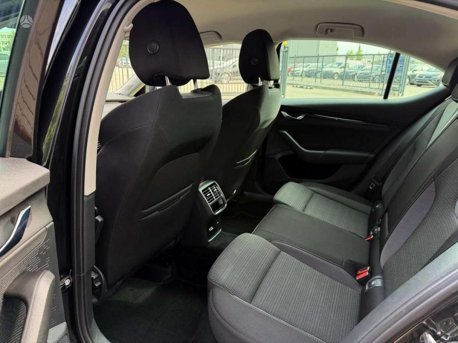 Black Skoda Octavia 2023 in Kaunas, with an engine capacity of 1.50 L and mileage of 175 thousand km for 16900 €, photo 14 on AUTOMOTO.COM.LV