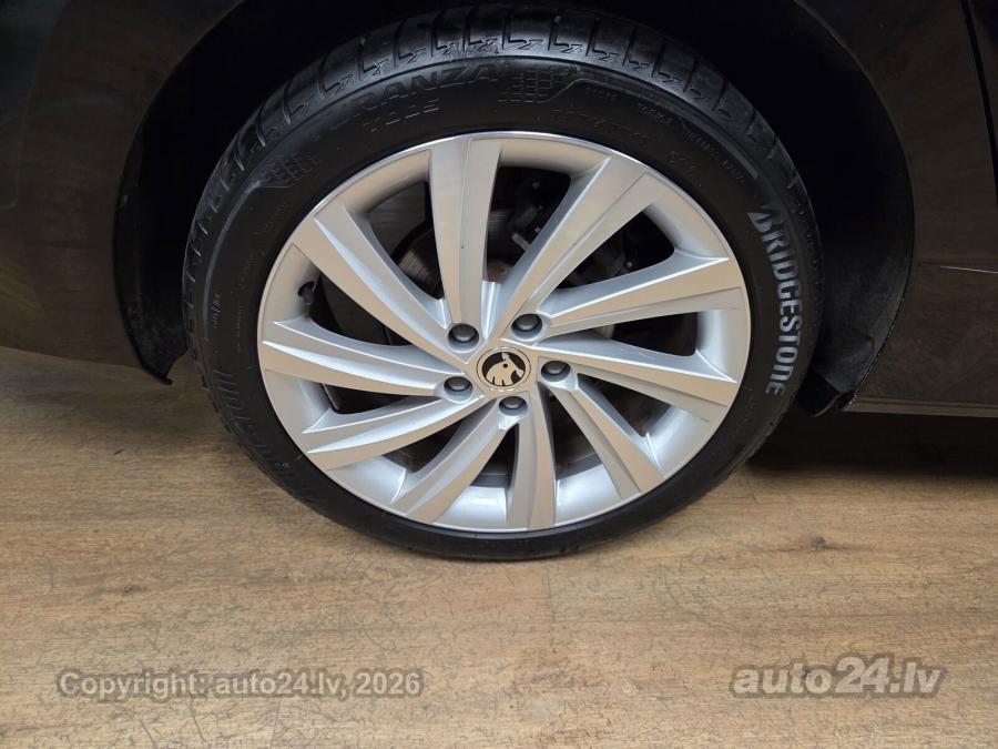 Melns Skoda Octavia 2023 Tallina, ar dzinēja tilpumu 1.50 L un nobraukumu 33 tūkst. km par 22900 €, foto 23 vietnē AUTOMOTO.COM.LV