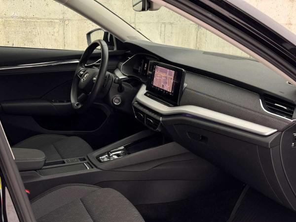 Black Skoda Octavia 2024 in Vilnius, with an engine capacity of 1.00 L and mileage of 55 thousand km for 22500 €, photo 11 on AUTOMOTO.COM.LV
