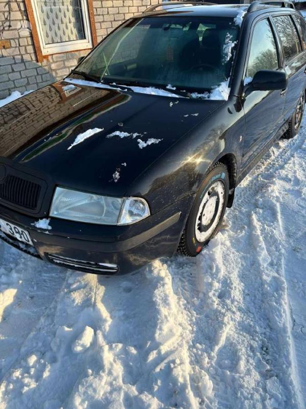 Black Skoda Octavia 2002 in Silute, with an engine capacity of 1.90 L and mileage of 450 thousand km for 2200 €, photo 5 on AUTOMOTO.COM.LV