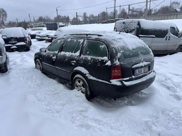 Melns Skoda Octavia 2002 Viļņa, ar dzinēja tilpumu 1.90 L un nobraukumu 305 tūkst. km par 430 €, foto 3 vietnē AUTOMOTO.COM.LV