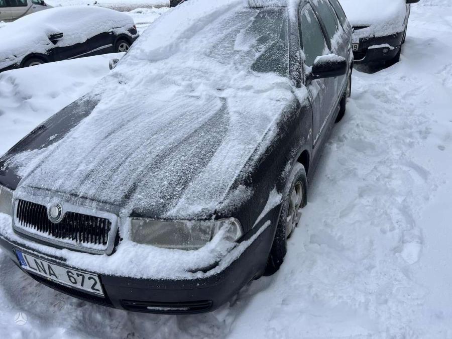 Black Skoda Octavia 2002 in Vilnius, with an engine capacity of 1.90 L and mileage of 305 thousand km for 430 €, photo 4 on AUTOMOTO.COM.LV