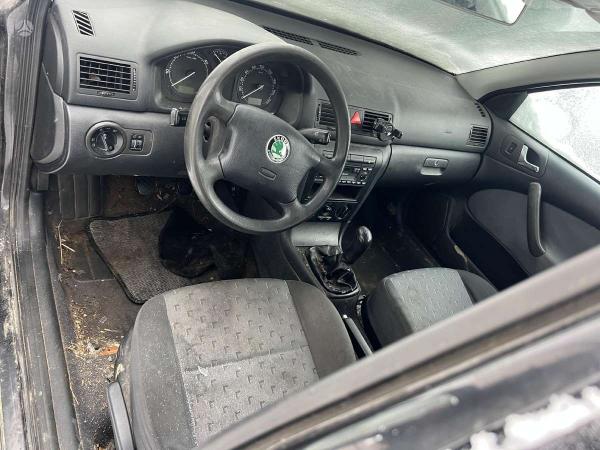 Melns Skoda Octavia 2002 Viļņa, ar dzinēja tilpumu 1.90 L un nobraukumu 305 tūkst. km par 430 €, foto 5 vietnē AUTOMOTO.COM.LV