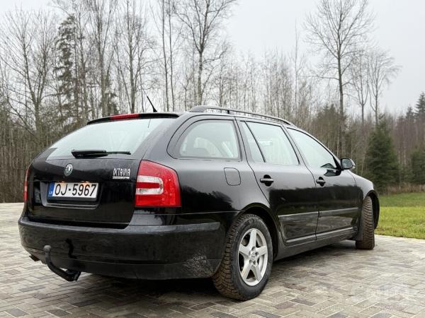 Melns Skoda Octavia 2005 Cēsis, ar dzinēja tilpumu 1.60 L un nobraukumu 312 tūkst. km par 2200 €, foto 3 vietnē AUTOMOTO.COM.LV