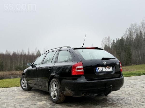 Melns Skoda Octavia 2005 Cēsis, ar dzinēja tilpumu 1.60 L un nobraukumu 312 tūkst. km par 2200 €, foto 4 vietnē AUTOMOTO.COM.LV