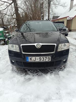 Black Skoda Octavia 2005 in Daugavpils, with an engine capacity of 2.00 L and mileage of 218 thousand km for 2700 €, photo 2 on AUTOMOTO.COM.LV