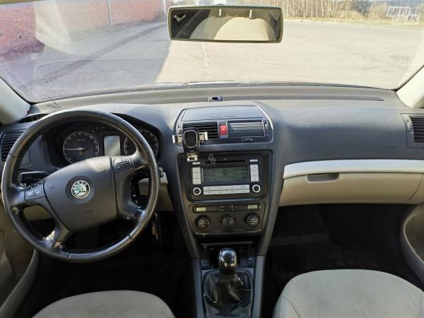 Melns Skoda Octavia 2005 Druskininkai, ar dzinēja tilpumu 1.90 L un nobraukumu 400 tūkst. km par 1200 €, foto 8 vietnē AUTOMOTO.COM.LV