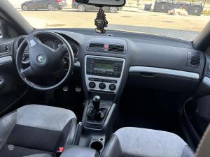 Black Skoda Octavia 2005 in Vilnius, with an engine capacity of 1.98 L and mileage of 246 thousand km for 3300 €, photo 10 on AUTOMOTO.COM.LV