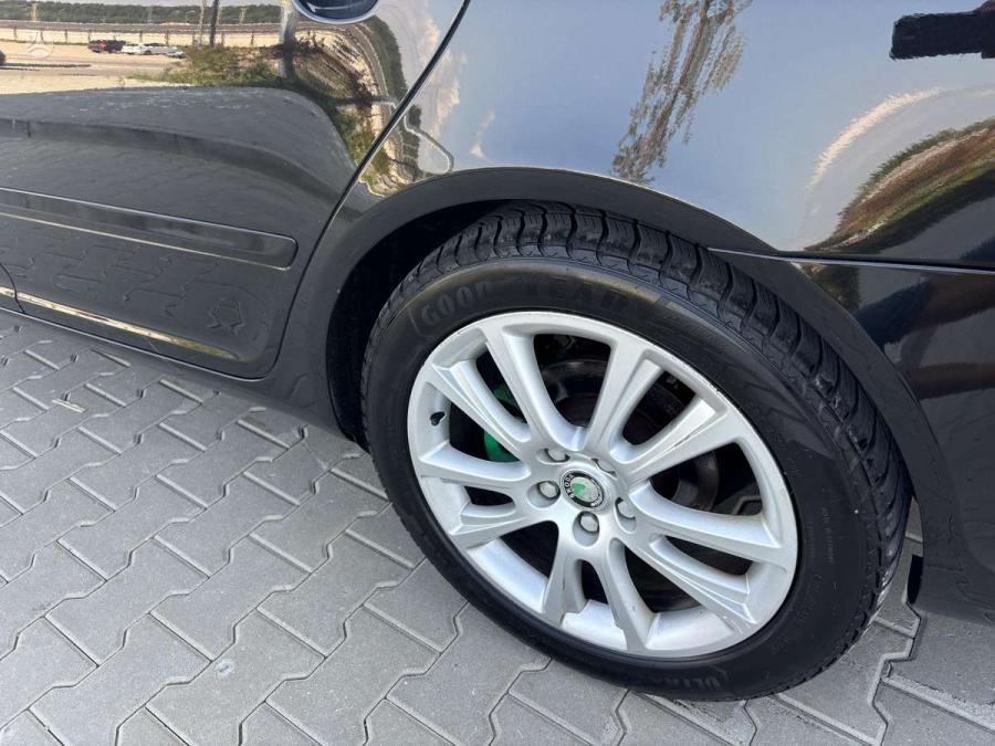 Black Skoda Octavia 2005 in Vilnius, with an engine capacity of 1.98 L and mileage of 246 thousand km for 3300 €, photo 13 on AUTOMOTO.COM.LV