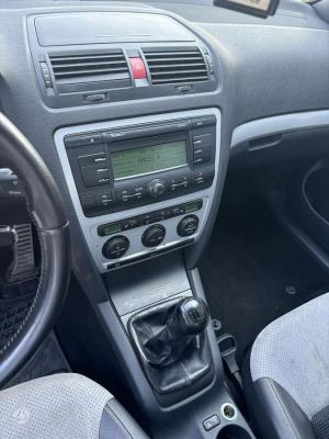 Black Skoda Octavia 2005 in Vilnius, with an engine capacity of 1.98 L and mileage of 246 thousand km for 3300 €, photo 15 on AUTOMOTO.COM.LV