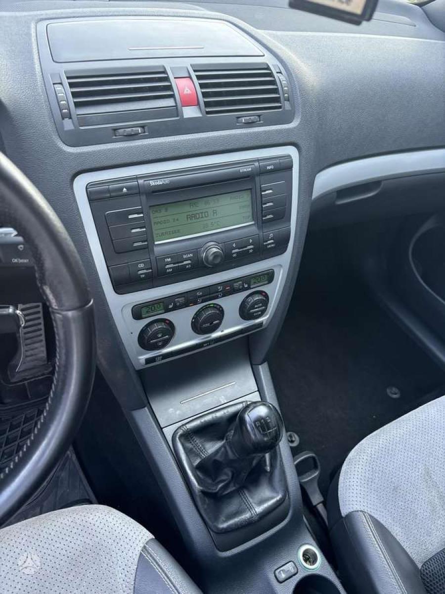 Black Skoda Octavia 2005 in Vilnius, with an engine capacity of 1.98 L and mileage of 246 thousand km for 3300 €, photo 15 on AUTOMOTO.COM.LV