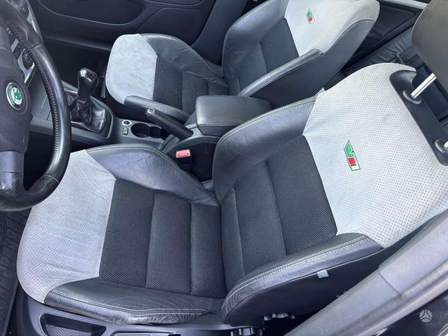 Black Skoda Octavia 2005 in Vilnius, with an engine capacity of 1.98 L and mileage of 246 thousand km for 3300 €, photo 16 on AUTOMOTO.COM.LV
