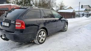 Melns Skoda Octavia 2006 Viļņa, ar dzinēja tilpumu 1.90 L un nobraukumu 300 tūkst. km par 550 €, foto 3 vietnē AUTOMOTO.COM.LV