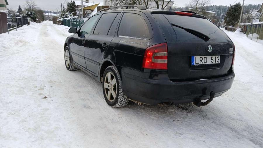 Melns Skoda Octavia 2006 Viļņa, ar dzinēja tilpumu 1.90 L un nobraukumu 300 tūkst. km par 550 €, foto 4 vietnē AUTOMOTO.COM.LV
