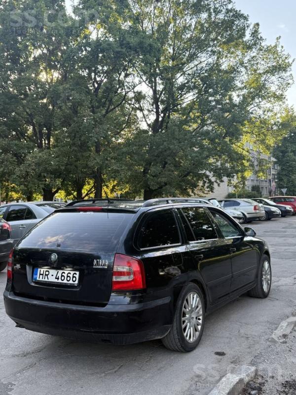 Black Skoda Octavia 2006 in Jelgava, with an engine capacity of 2.00 L and mileage of 465 thousand km for 1100 €, photo 4 on AUTOMOTO.COM.LV