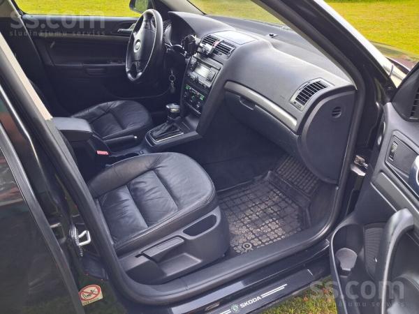 Black Skoda Octavia 2006 in Preili, with an engine capacity of 2.00 L and mileage of 329 thousand km for 1550 €, photo 9 on AUTOMOTO.COM.LV