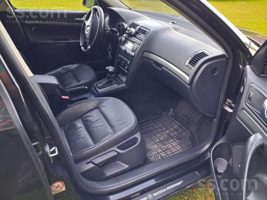 Black Skoda Octavia 2006 in Preili, with an engine capacity of 2.00 L and mileage of 329 thousand km for 1550 €, photo 10 on AUTOMOTO.COM.LV