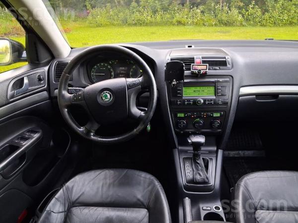 Black Skoda Octavia 2006 in Preili, with an engine capacity of 2.00 L and mileage of 329 thousand km for 1550 €, photo 10 on AUTOMOTO.COM.LV
