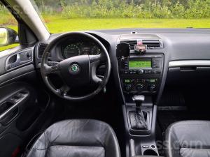 Black Skoda Octavia 2006 in Preili, with an engine capacity of 2.00 L and mileage of 329 thousand km for 1550 €, photo 11 on AUTOMOTO.COM.LV