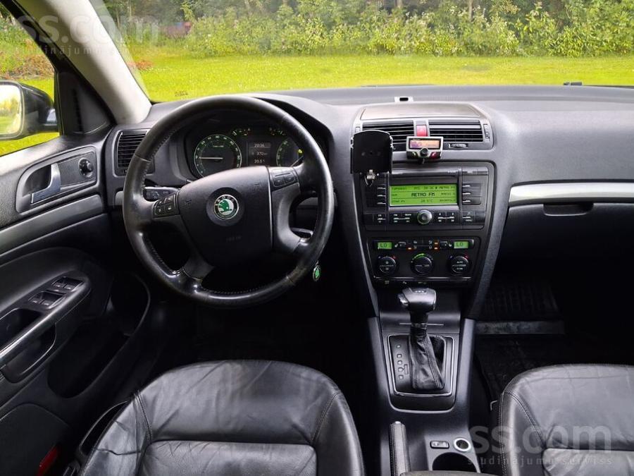 Black Skoda Octavia 2006 in Preili, with an engine capacity of 2.00 L and mileage of 329 thousand km for 1550 €, photo 11 on AUTOMOTO.COM.LV