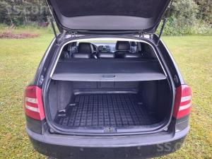 Black Skoda Octavia 2006 in Preili, with an engine capacity of 2.00 L and mileage of 329 thousand km for 1550 €, photo 12 on AUTOMOTO.COM.LV