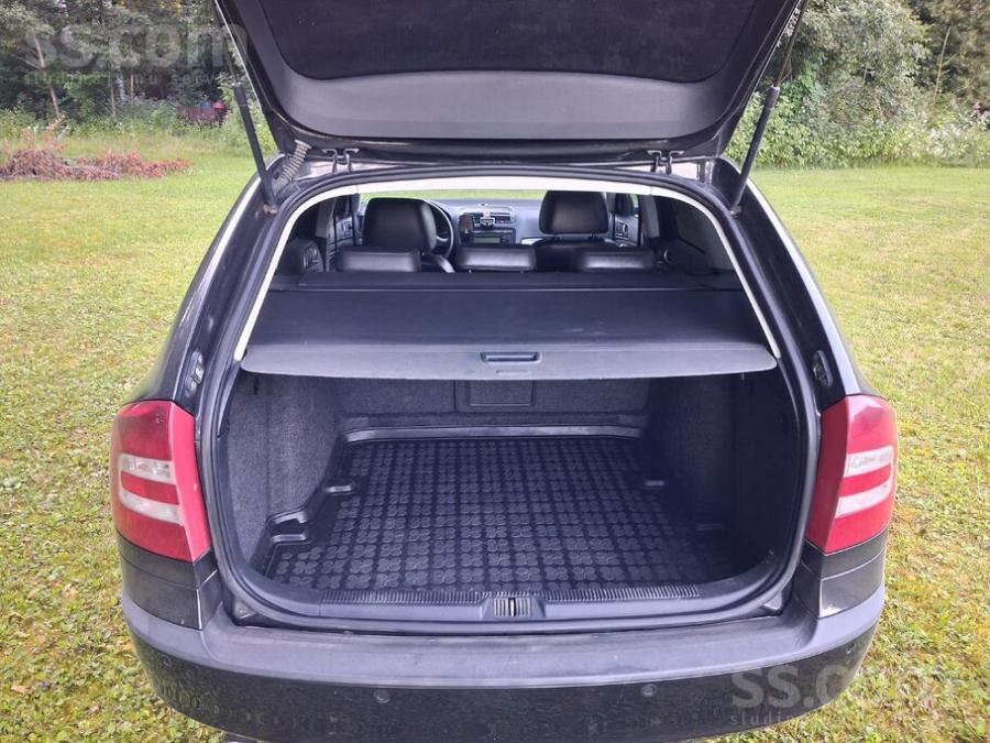 Black Skoda Octavia 2006 in Preili, with an engine capacity of 2.00 L and mileage of 329 thousand km for 1550 €, photo 12 on AUTOMOTO.COM.LV