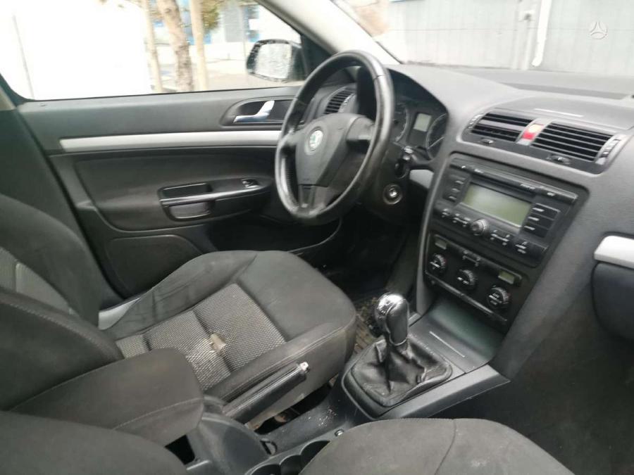 Melns Skoda Octavia 2007 Viļņa, ar dzinēja tilpumu 1.90 L un nobraukumu 315 tūkst. km par 1600 €, foto 12 vietnē AUTOMOTO.COM.LV