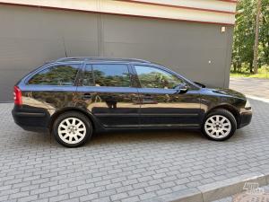 Black Skoda Octavia 2007 in Alytus, with an engine capacity of 2.00 L and mileage of 320 thousand km for 2800 €, photo 5 on AUTOMOTO.COM.LV