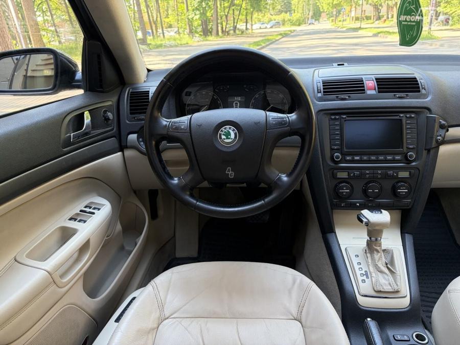 Black Skoda Octavia 2007 in Alytus, with an engine capacity of 2.00 L and mileage of 320 thousand km for 2800 €, photo 16 on AUTOMOTO.COM.LV
