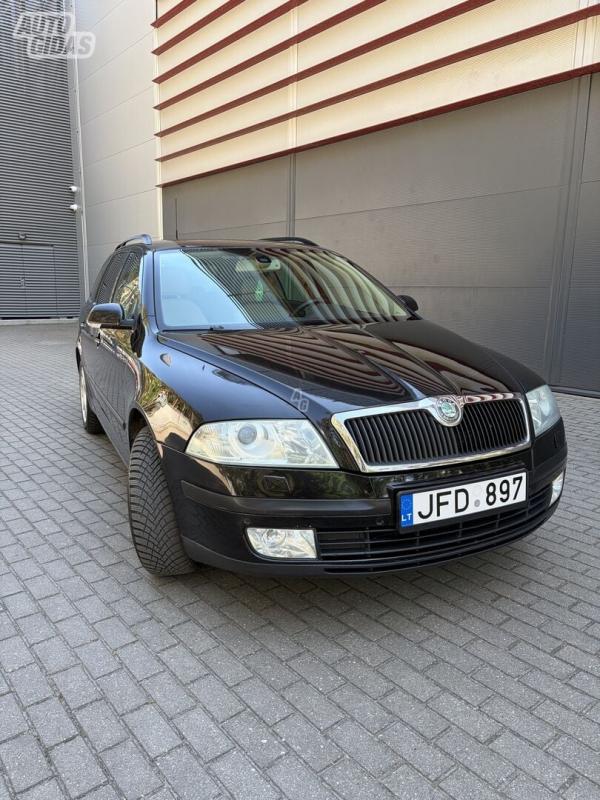 Black Skoda Octavia 2007 in Alytus, with an engine capacity of 2.00 L and mileage of 320 thousand km for 2800 €, photo 3 on AUTOMOTO.COM.LV