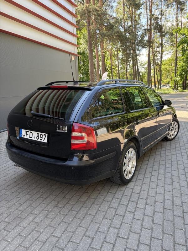 Black Skoda Octavia 2007 in Alytus, with an engine capacity of 2.00 L and mileage of 320 thousand km for 2800 €, photo 5 on AUTOMOTO.COM.LV