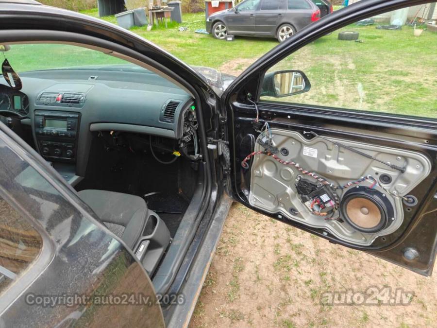 Melns Skoda Octavia 2007 Jehvi, ar dzinēja tilpumu 2.00 L un nobraukumu 356 tūkst. km par 700 €, foto 4 vietnē AUTOMOTO.COM.LV