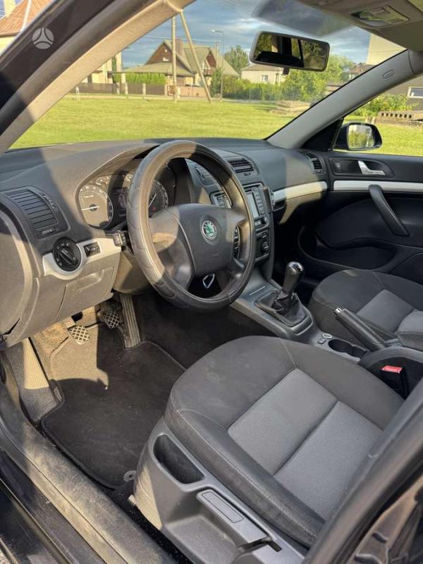 Black Skoda Octavia 2007 in Kaunas, with an engine capacity of 1.97 L and mileage of 330 thousand km for 2150 €, photo 10 on AUTOMOTO.COM.LV