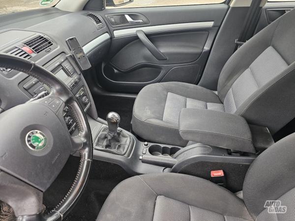 Melns Skoda Octavia 2007 Viļņa, ar dzinēja tilpumu 2.00 L un nobraukumu 350 tūkst. km par 2650 €, foto 9 vietnē AUTOMOTO.COM.LV