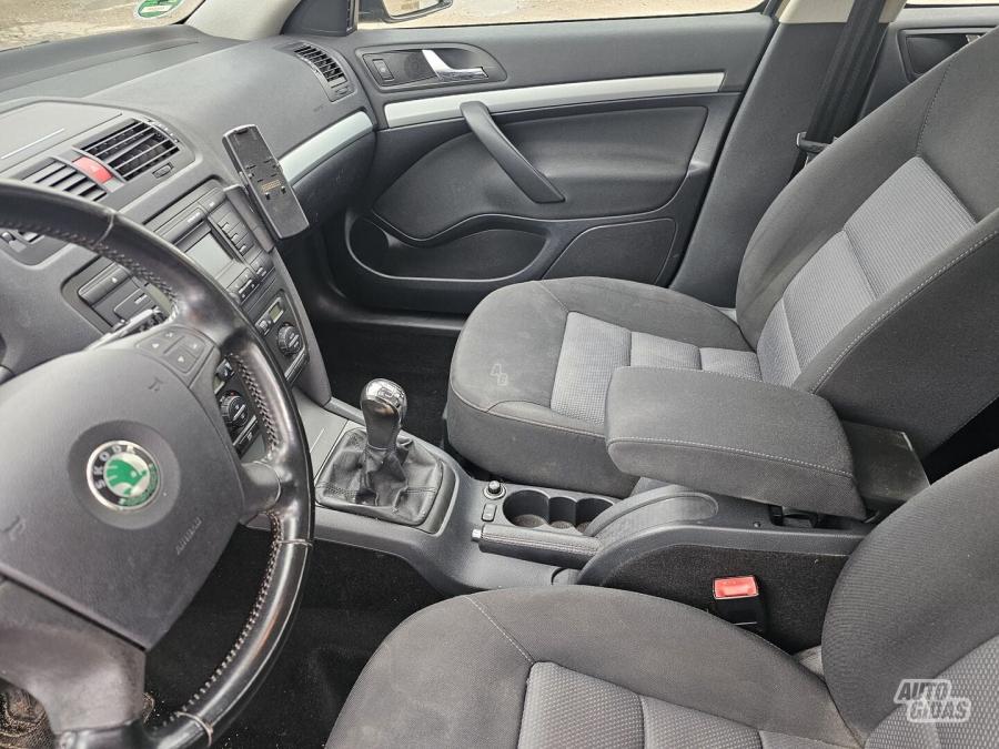 Black Skoda Octavia 2007 in Vilnius, with an engine capacity of 2.00 L and mileage of 350 thousand km for 2650 €, photo 10 on AUTOMOTO.COM.LV