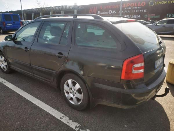Melns Skoda Octavia 2007 Viļņa, ar dzinēja tilpumu 1.60 L un nobraukumu 290 tūkst. km par 1150 €, foto 3 vietnē AUTOMOTO.COM.LV