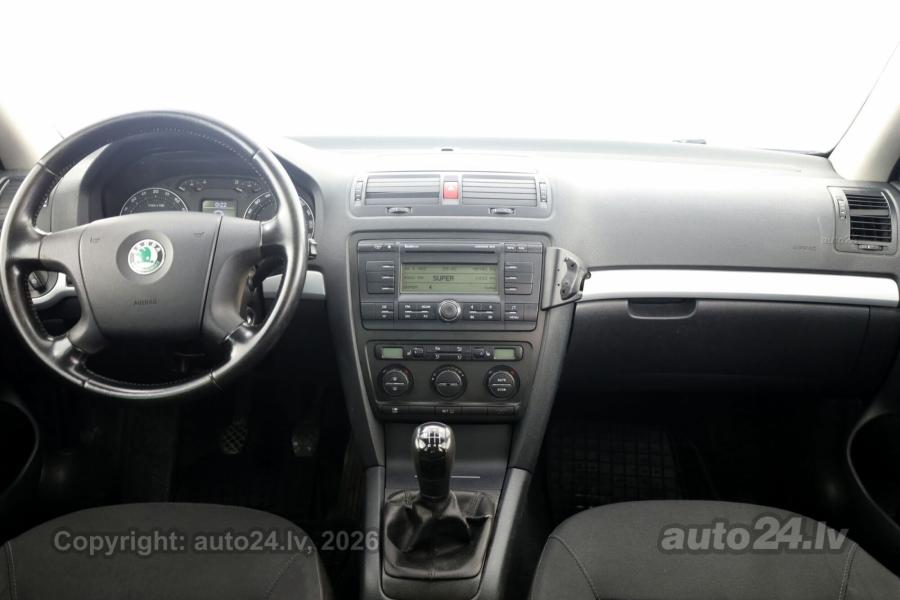 Melns Skoda Octavia 2007 Tallina, ar dzinēja tilpumu 2.00 L un nobraukumu 288 tūkst. km par 1299 €, foto 6 vietnē AUTOMOTO.COM.LV